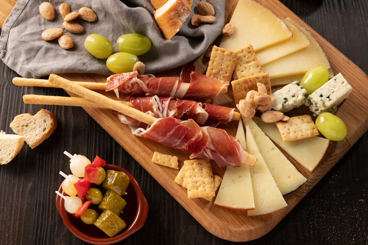 Tapas espanholas: história, receitas e roteiros de tapas
